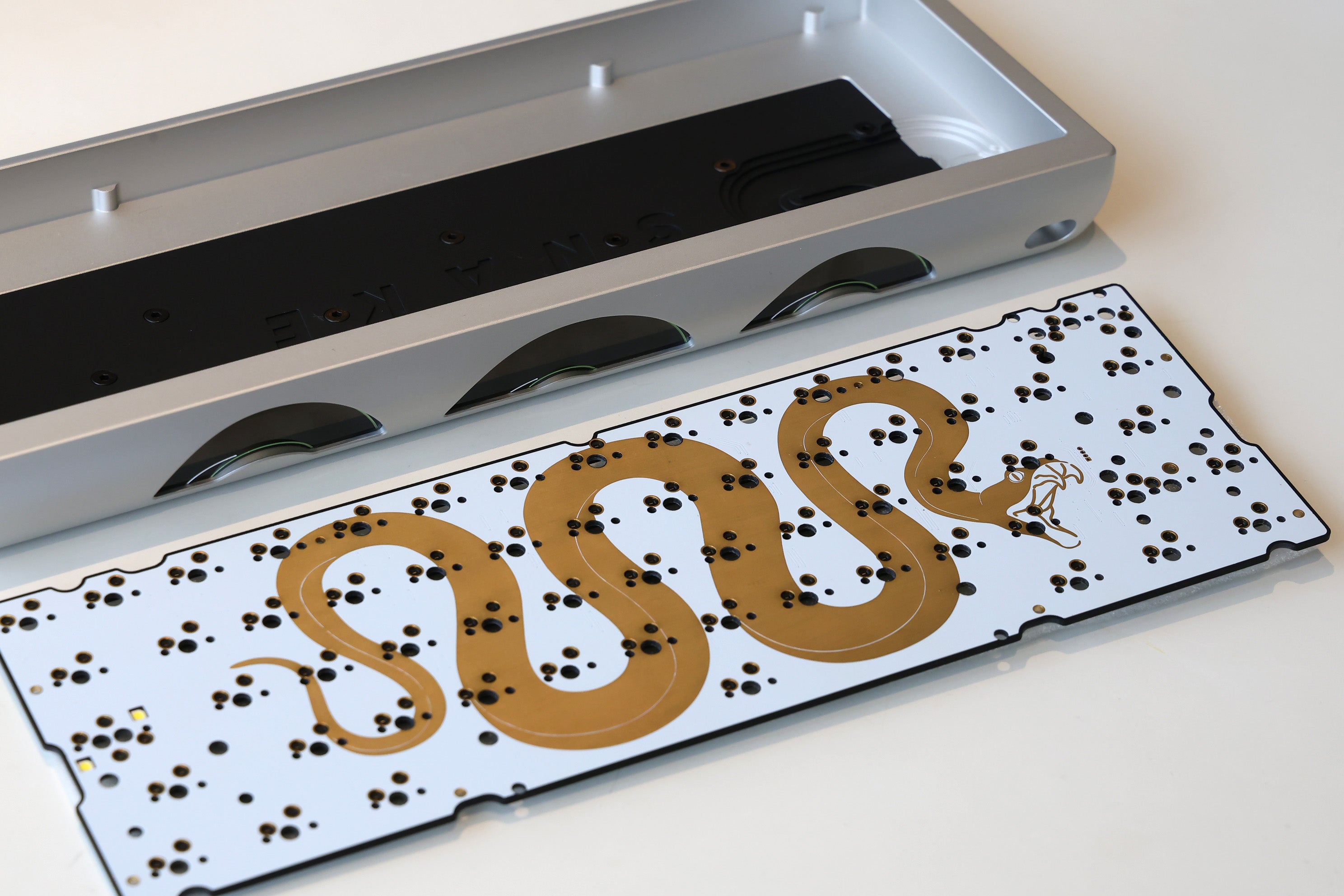 [Extra] Snake PCB – Nuxroskb